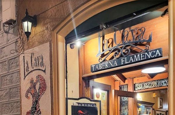 Nightlife in Cadiz. Enjoy tapas, dinner, drinks and dancing.
